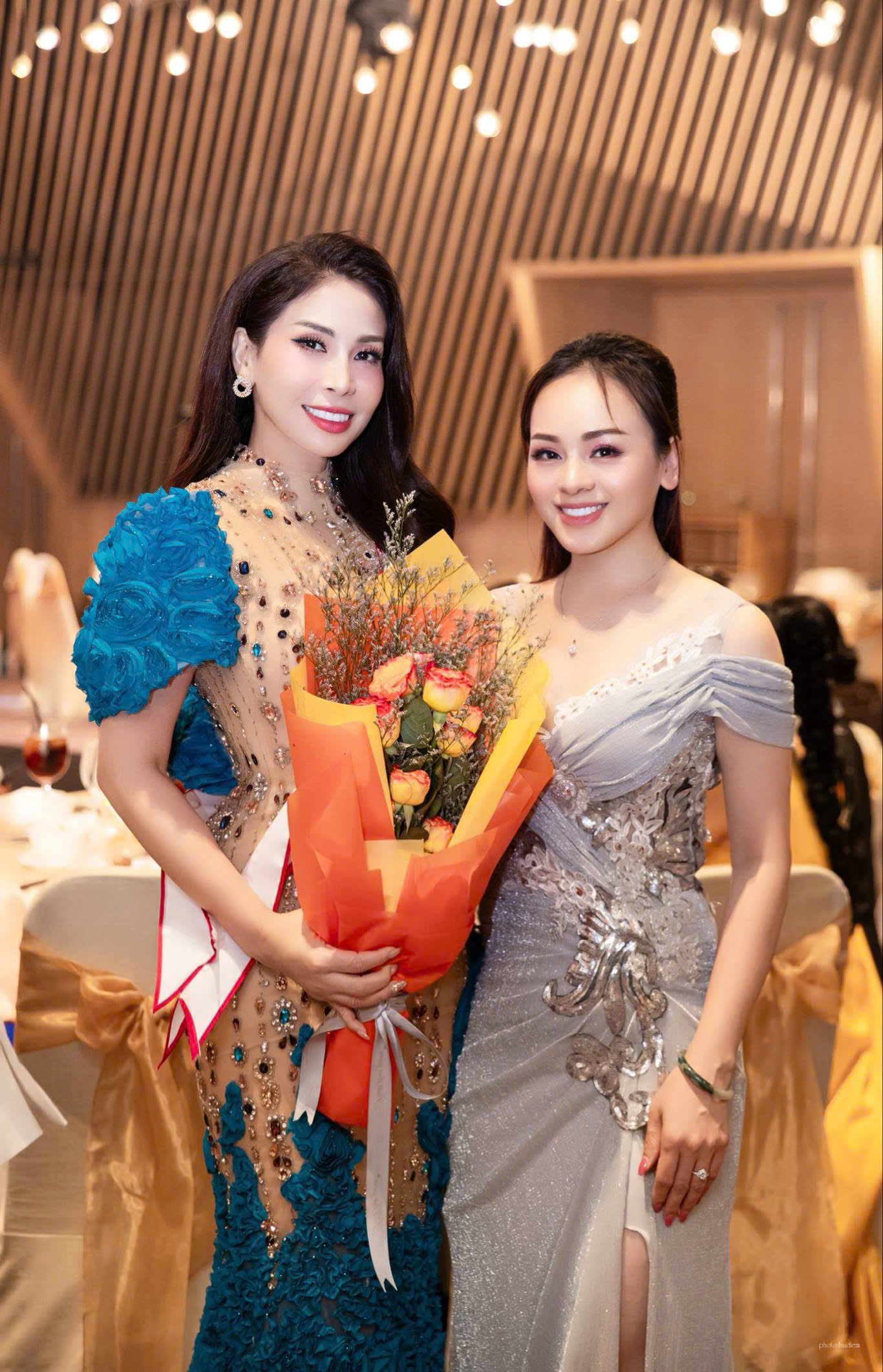 Nữ doanh nhân Đặng Minh Anh xinh đẹp, duyên dáng xuất hiện tại sự kiện Bông hồng Quyền lực ...